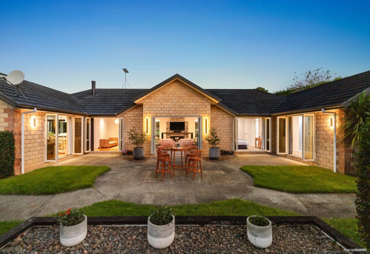 284 Patumahoe Road, Patumahoe - Luke & Jason Barfoot