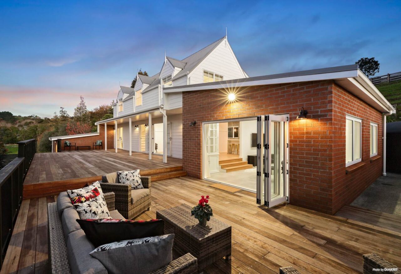 320 Kauri View Road, Drury - Luke & Jason Barfoot