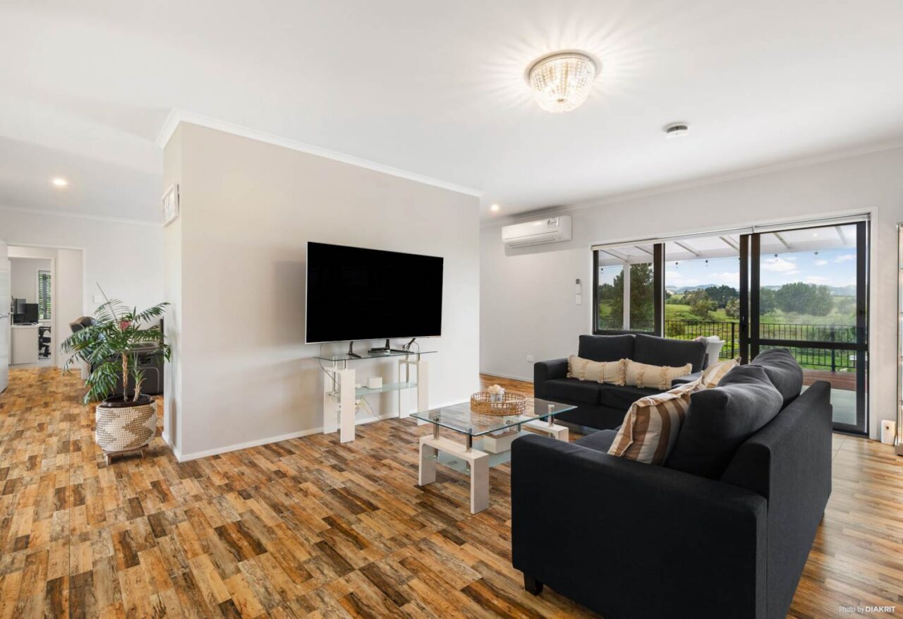 3 McLachlan Way, Pokeno - Luke & Jason Barfoot